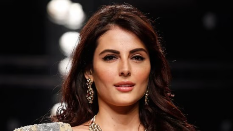 Emotional Mandana Karimi says she is leaving India after almost 16 ...